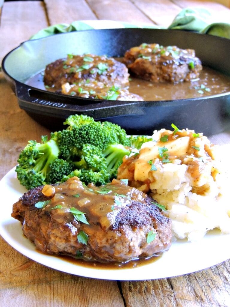 Easy Salisbury Steak with Caramelized Onion Gravy (No Mushrooms ...